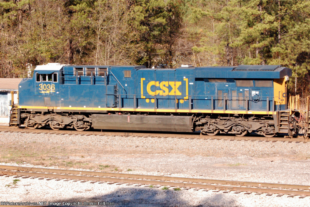 CSX ES44AC #3036 leads northbound intermodal train Q026-13